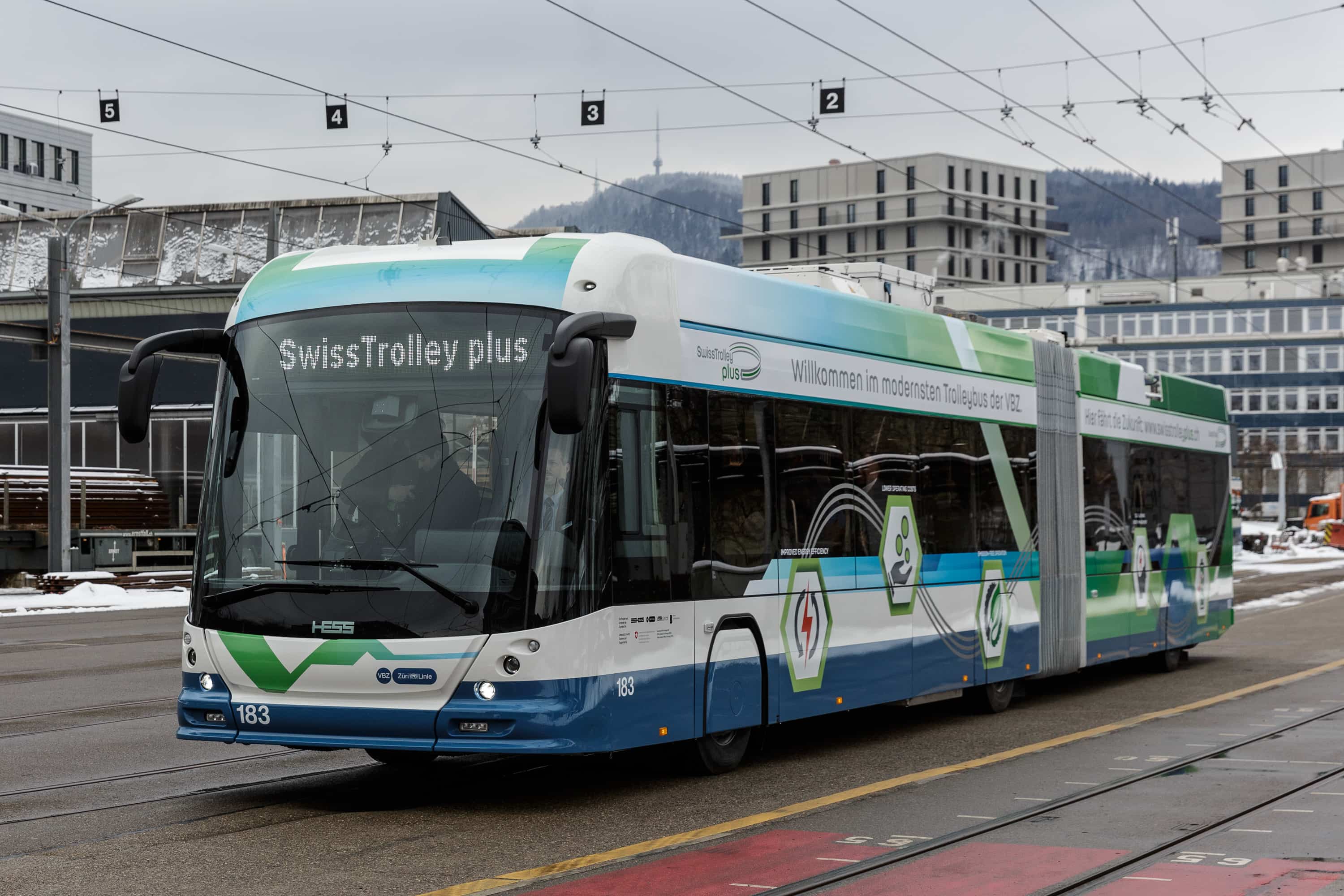 «SwissTrolley plus» nimmt Fahrt auf | TEST – BFE-Magazin energeiaplus